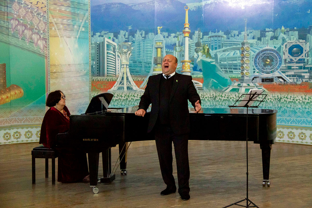 Concert based on the works of Danatar Ovezov