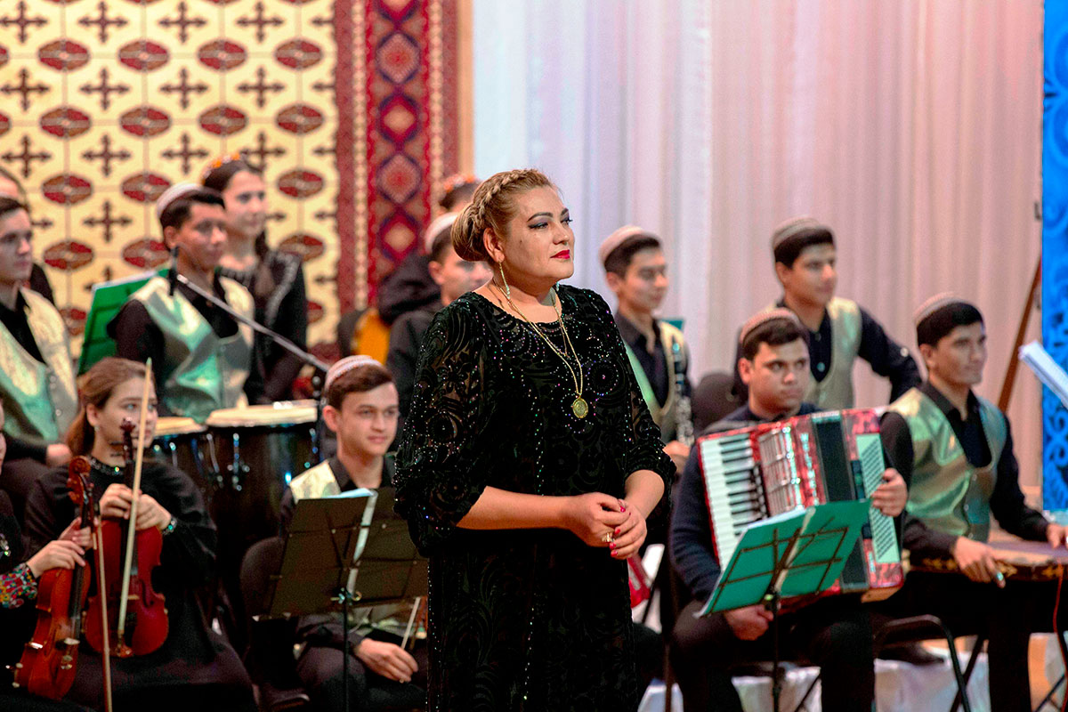 The pop orchestra of the Turkmen Conservatory invites you to feel the ...